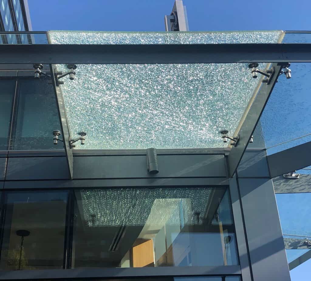 Spontaneous Glass Breakage - Flexi25 Glass Anchoring System